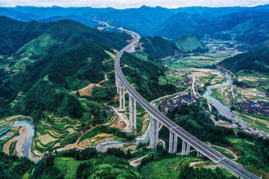 TheoryChina - Great Achievements - Jianhe-Rongjiang expressway